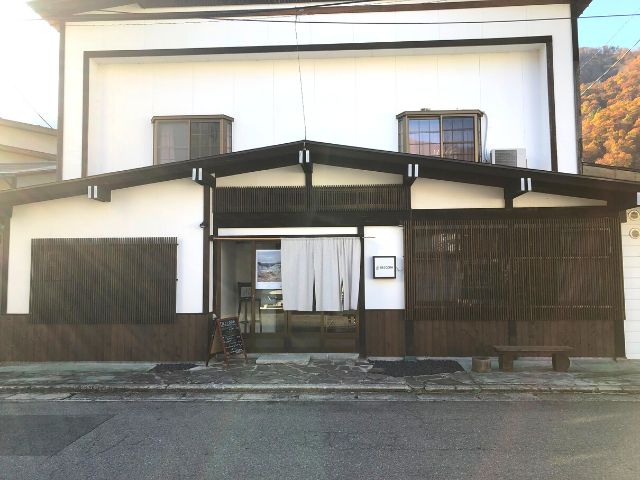【DECCORA(デッコラ)】会津 芦ノ牧温泉の居心地抜群なおしゃれ食堂！日替わり・テイクアウトメニューも魅力的｜東北旅びより